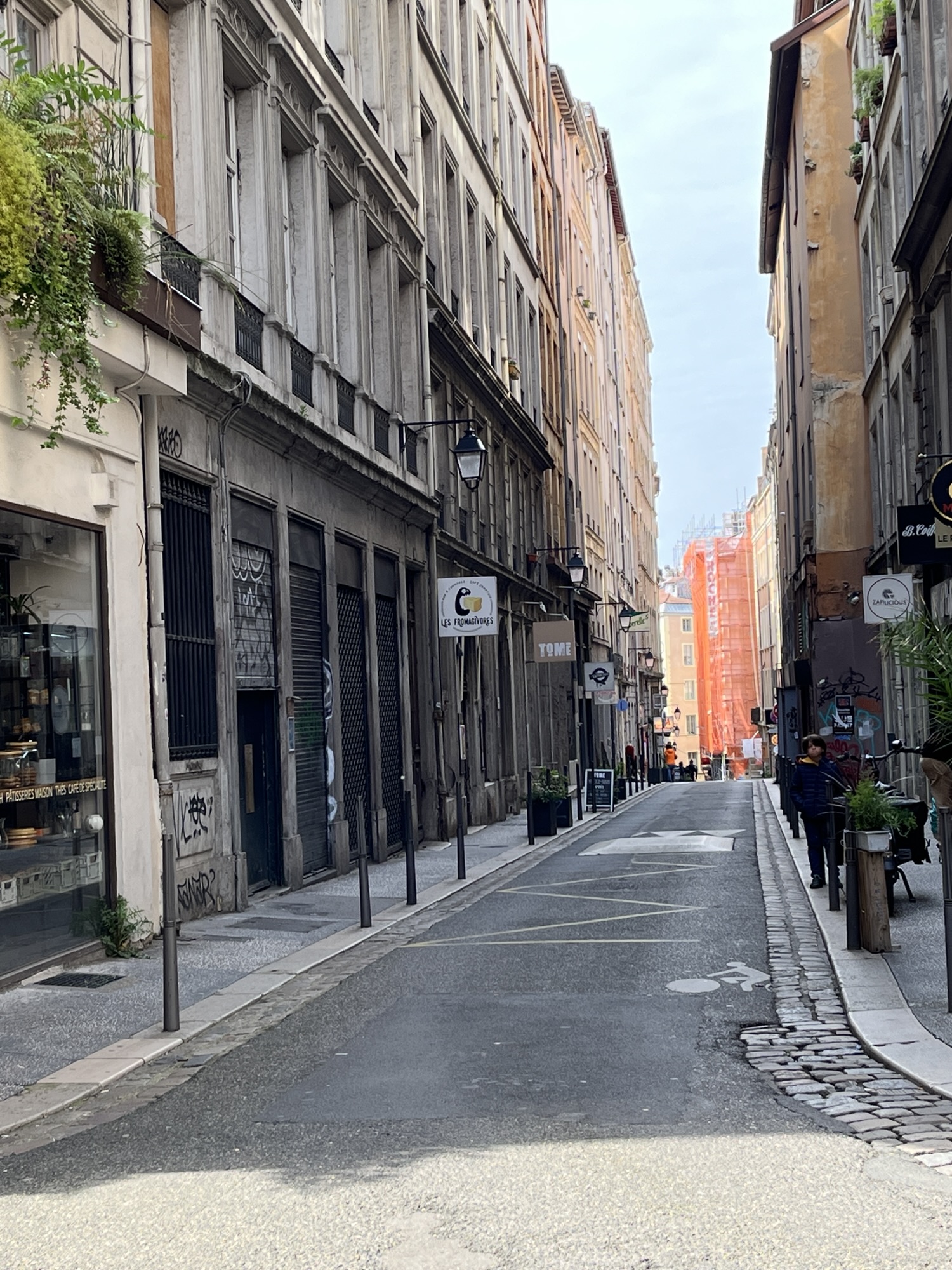 Romans in Lyon – Dear Liza